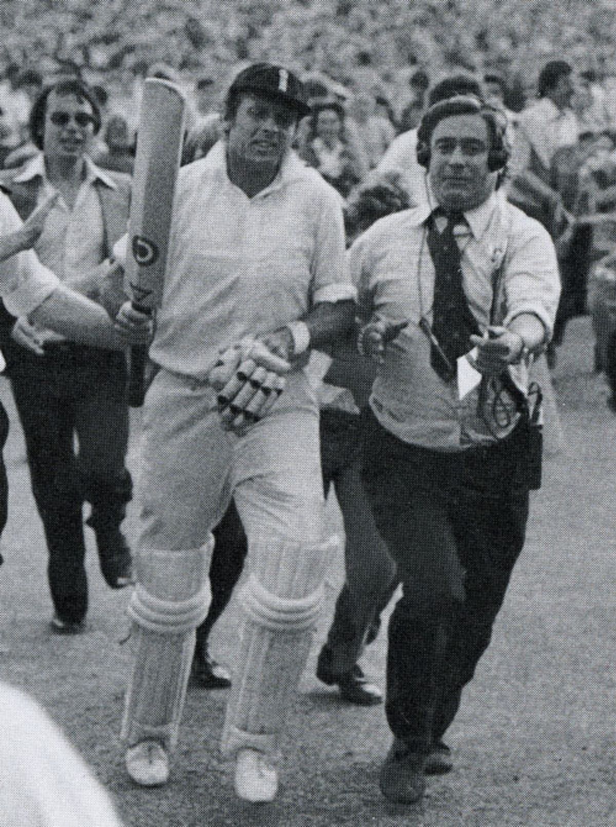 Geoff Boycott leaves the field at the close of play | ESPNcricinfo.com