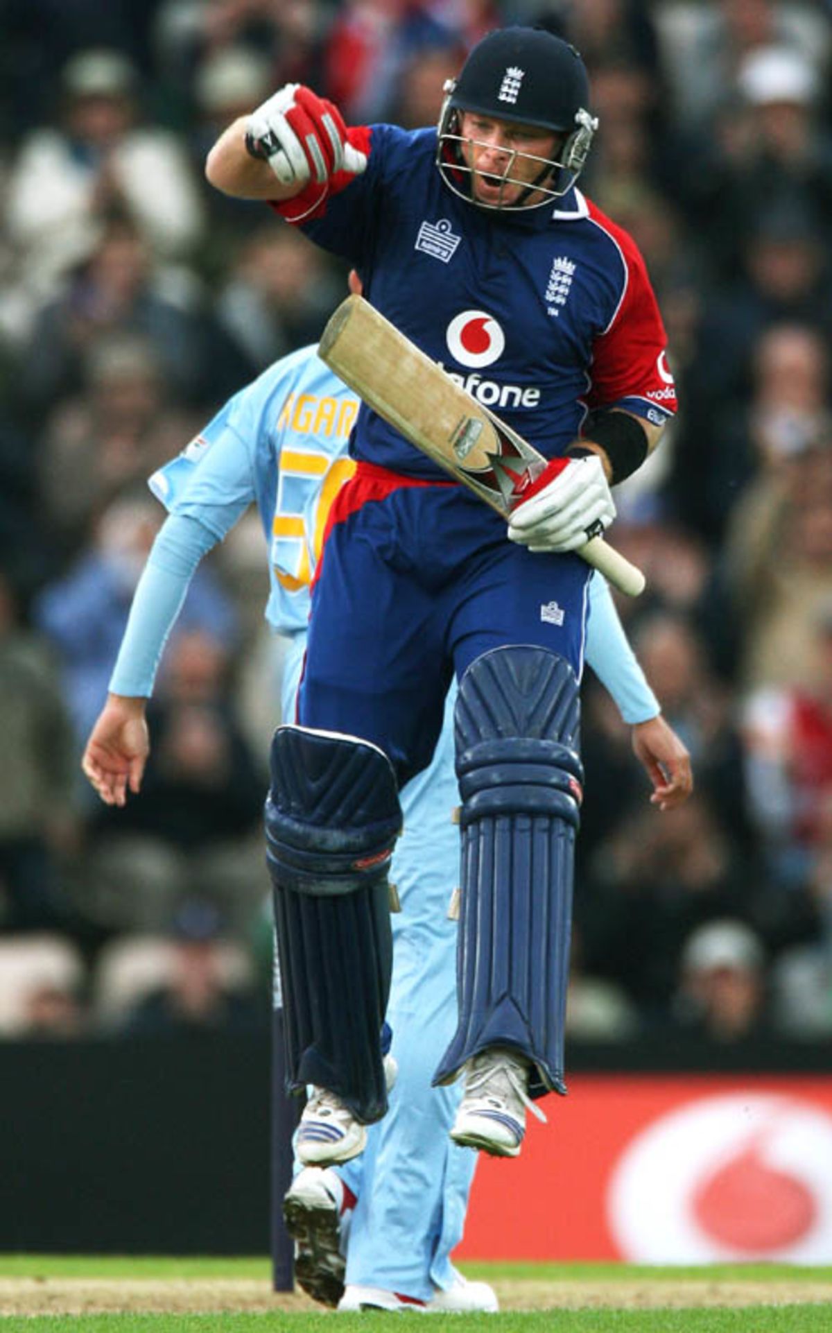 Ian Bell punctuates his superb hundred | ESPNcricinfo.com