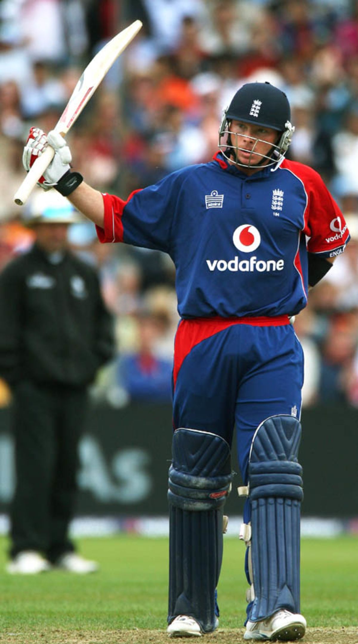 Ian Bell acknowledges his fifty | ESPNcricinfo.com