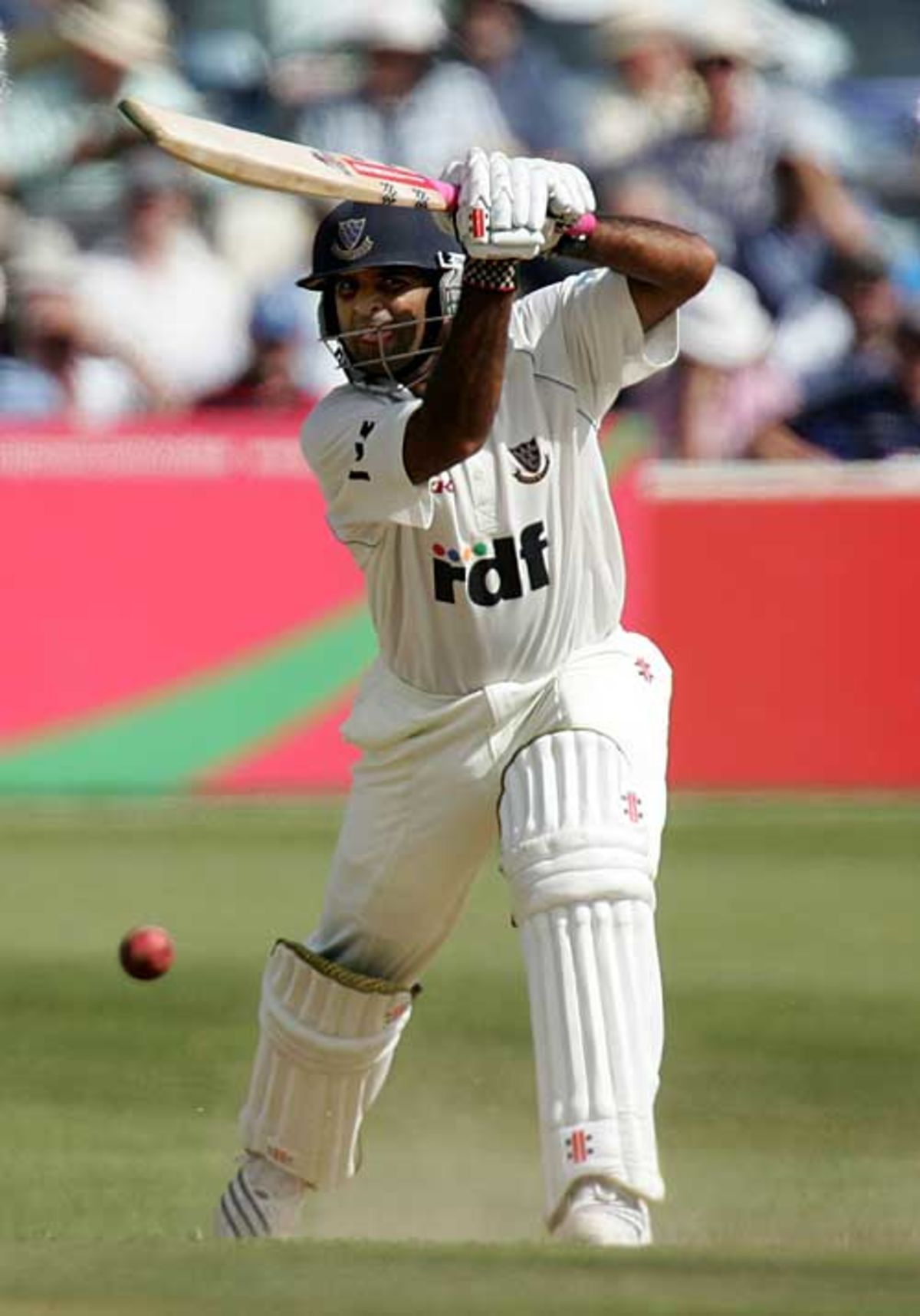 Rana Naved-ul-Hasan drives as Sussex pile on the runs | ESPNcricinfo.com