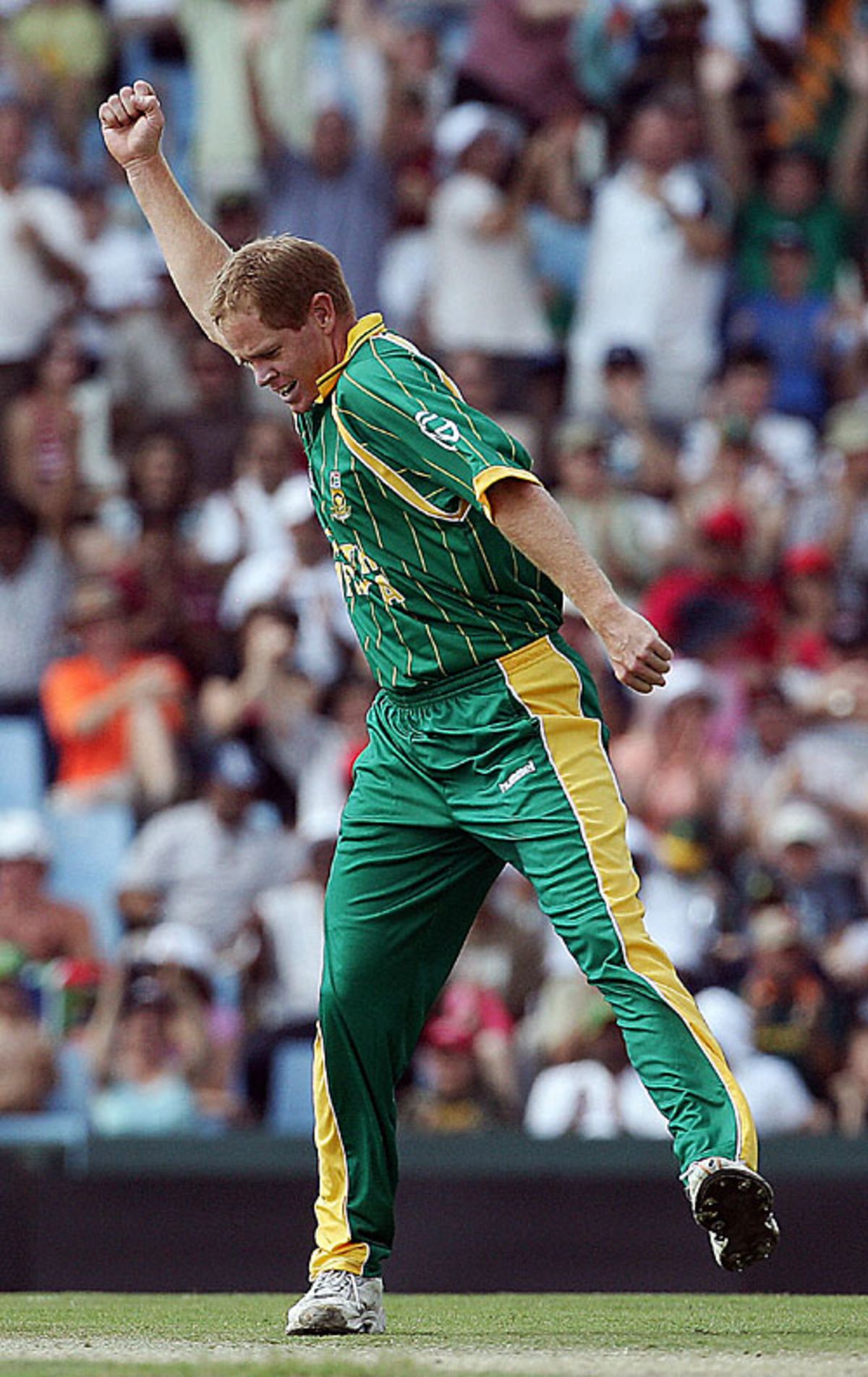 Shaun Pollock celebrates after dismissing Adam Gilchrist | ESPNcricinfo.com
