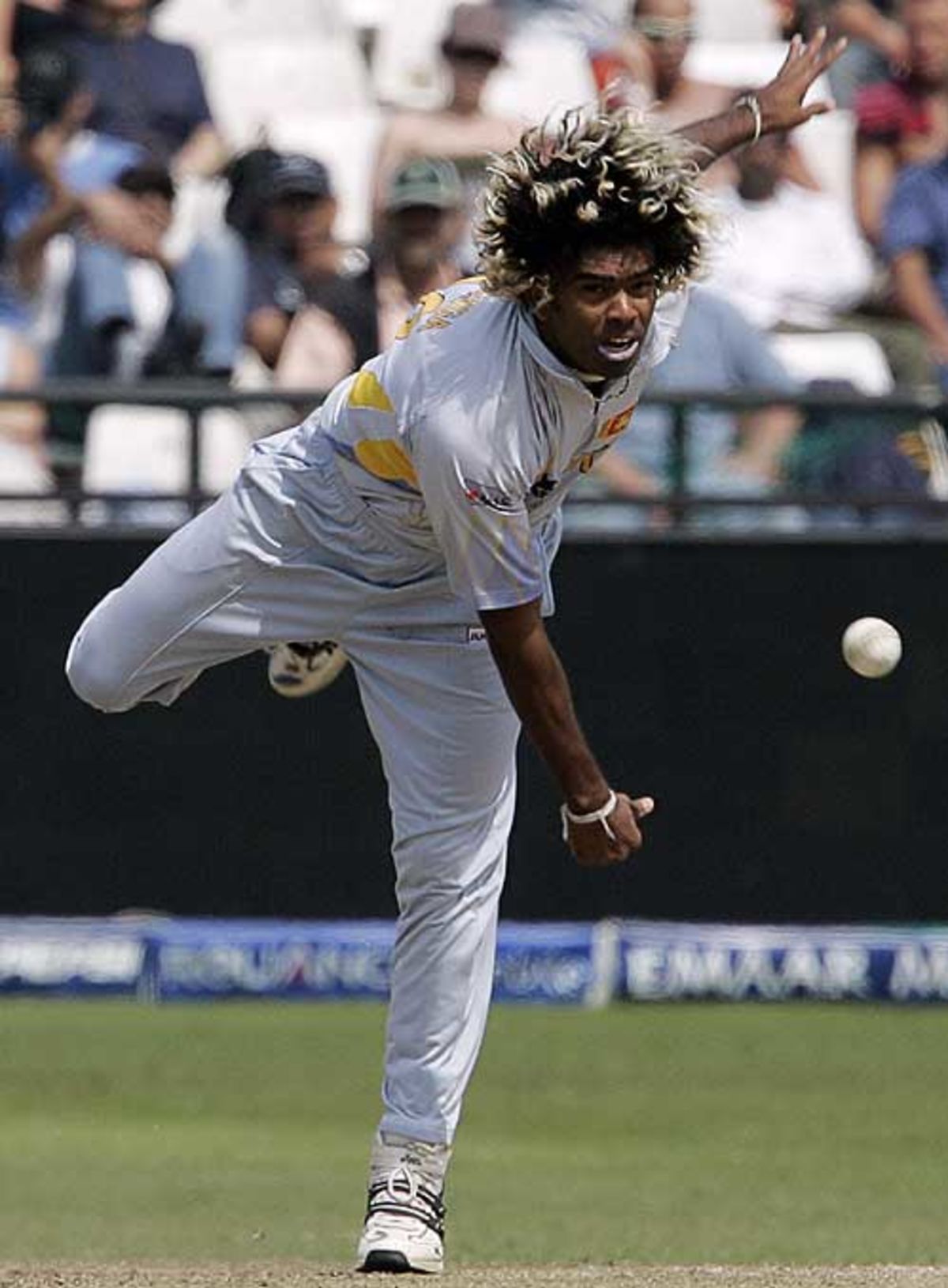 Lasith Malinga couldn't prevent a heavy defeat for Sri Lanka ...