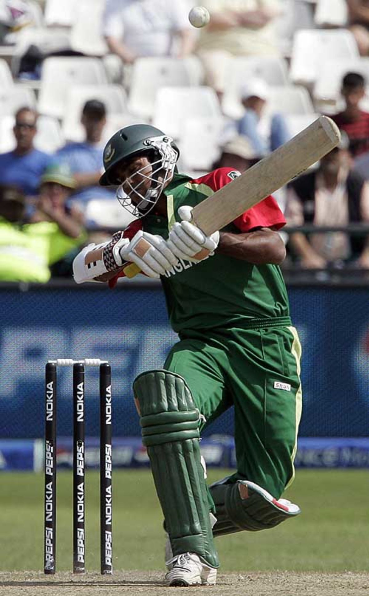 Aftab Ahmed tries for a maximum | ESPNcricinfo.com
