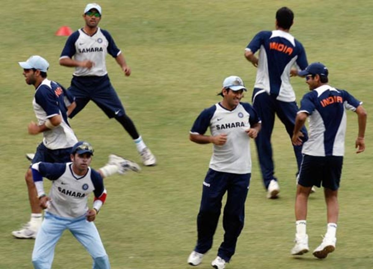 Rahul Dravid and Irfan Pathan play during a training session ...