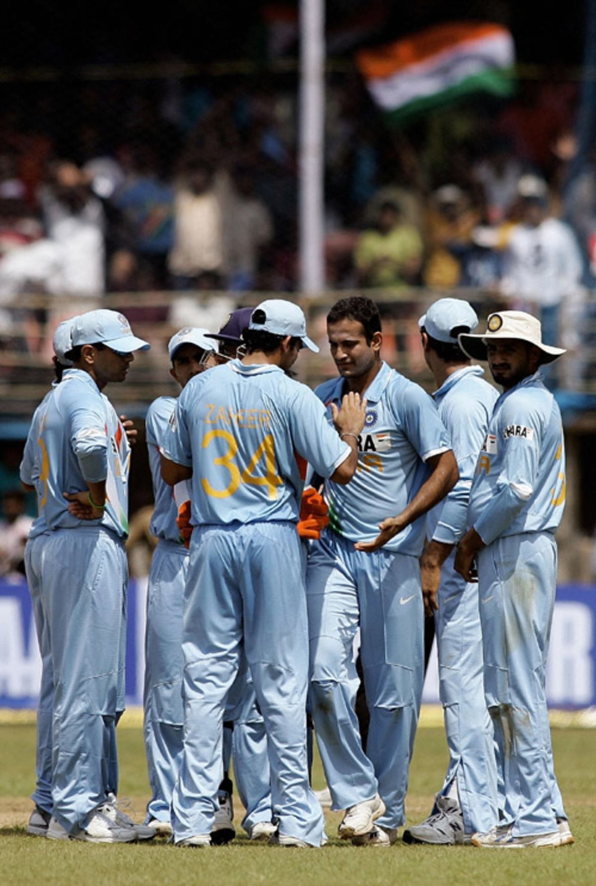 Mahendra Singh Dhoni and Irfan Pathan celebrate Michael Clarke's dismissal | ESPNcricinfo.com