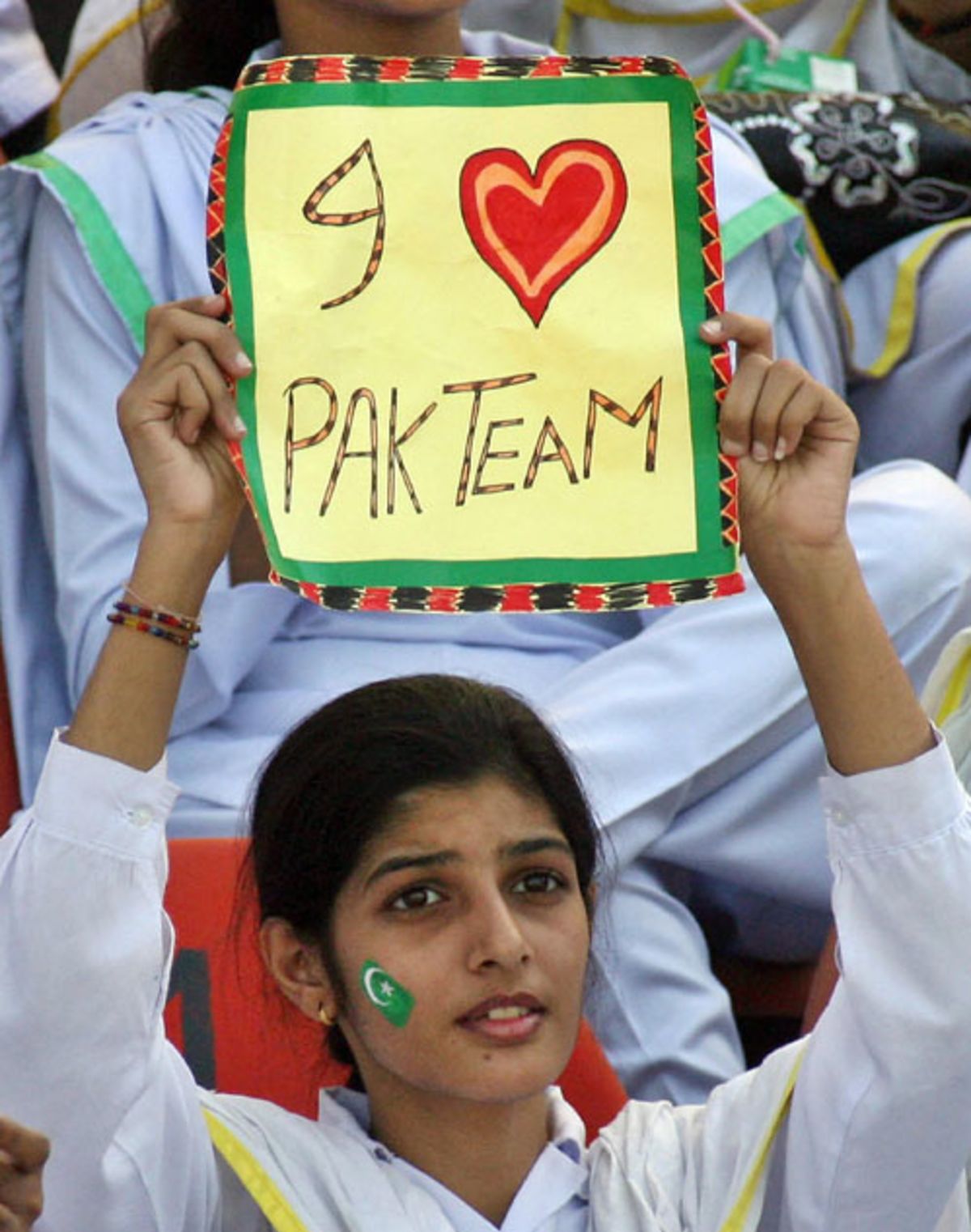 A Pakistani supporter eggs on her team | ESPNcricinfo.com