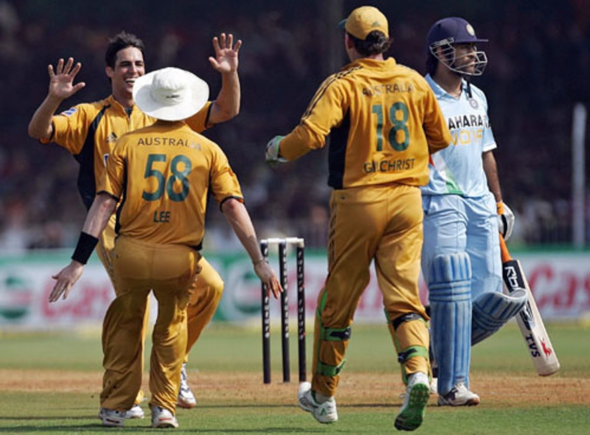 Mitchell Johnson gets the better of Mahendra Singh Dhoni | ESPNcricinfo.com