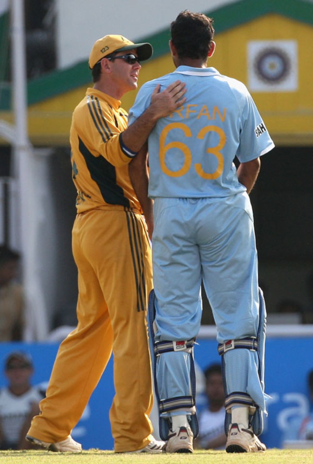 Brad Hogg is ecstatic after dismissing Sourav Ganguly | ESPNcricinfo.com