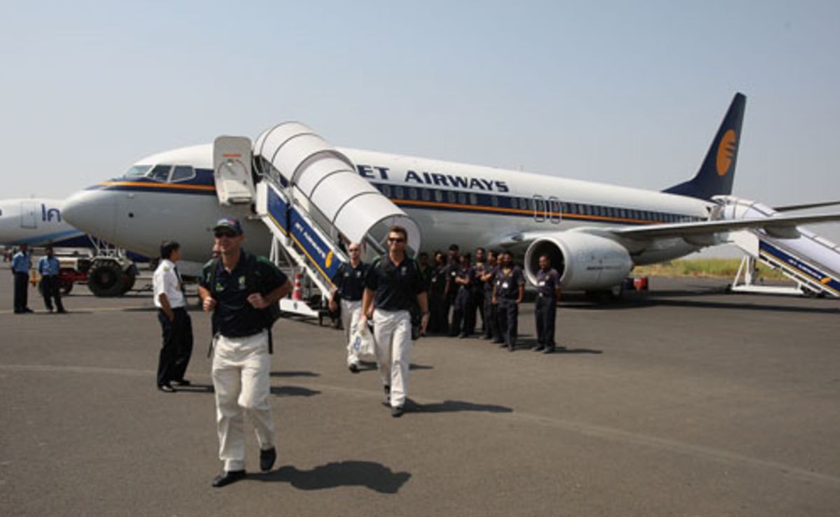 Nathan Bracken smiles as Jet Airways flight 112 emergency lands in ...
