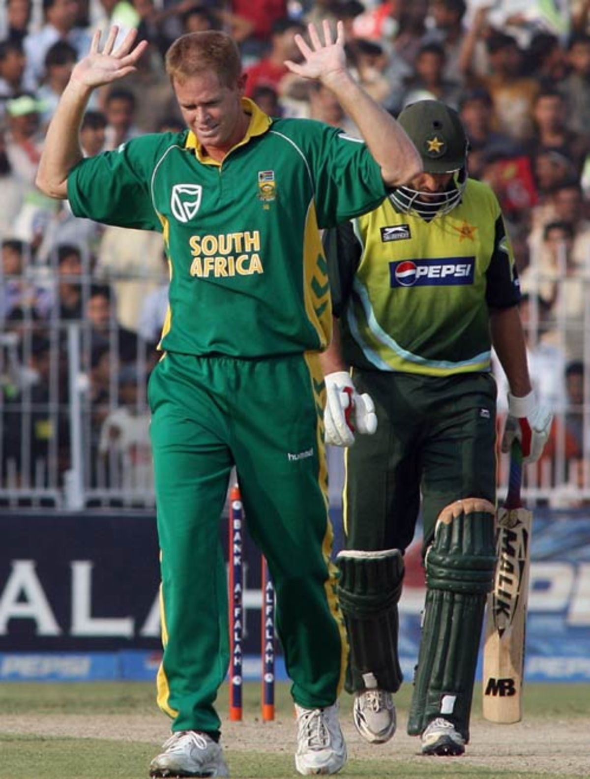 Pakistan celebrate the fall of AB de Villiers | ESPNcricinfo.com