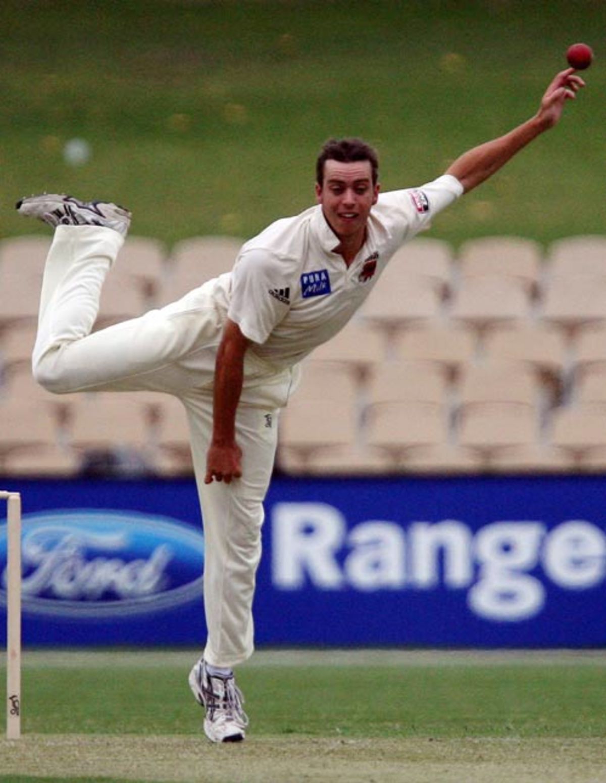 Paul Rofe bowls to Michael Vandort | ESPNcricinfo.com