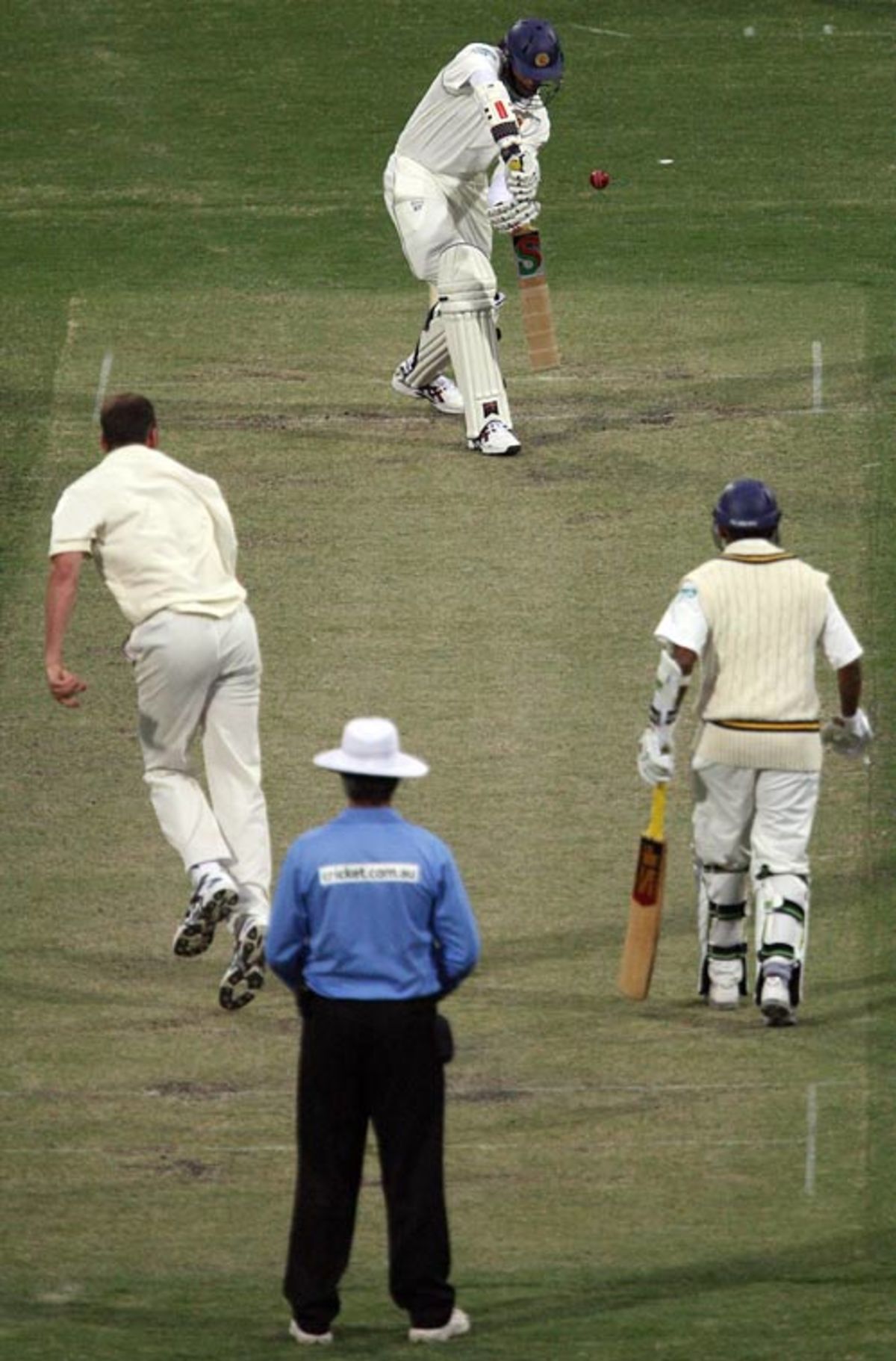 Shane Warne bowls during the Hong Kong Cricket Sixes | ESPNcricinfo.com