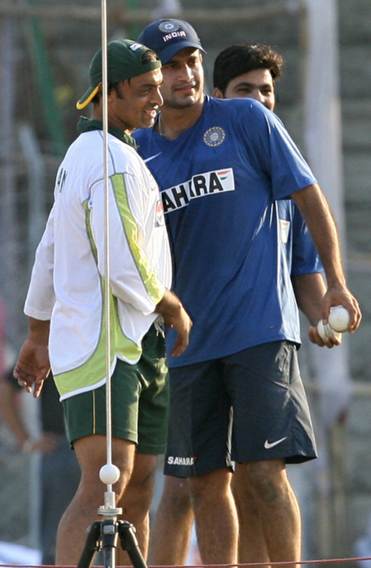 Shoaib Akhtar and Irfan Pathan have a discussion during a practice ...