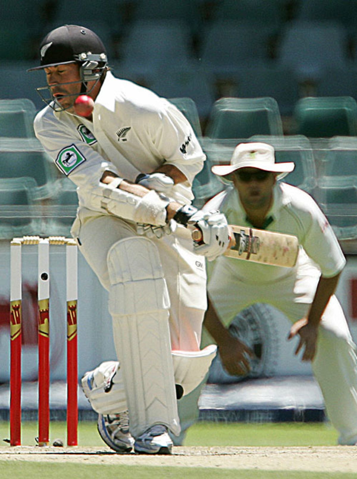 Stephen Fleming is struck on the grill by Dale Steyn | ESPNcricinfo.com