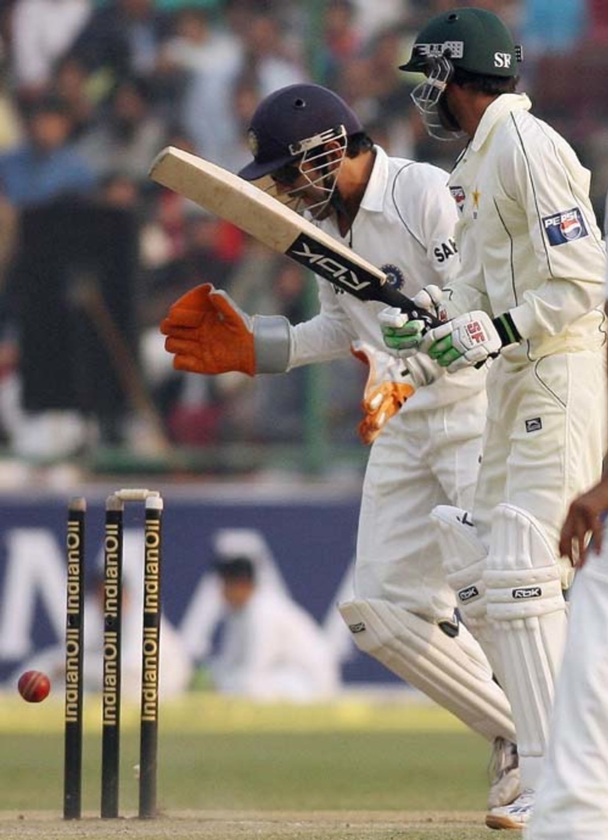 Mahendra Singh Dhoni celebrates as Shoaib Malik is bowled ...