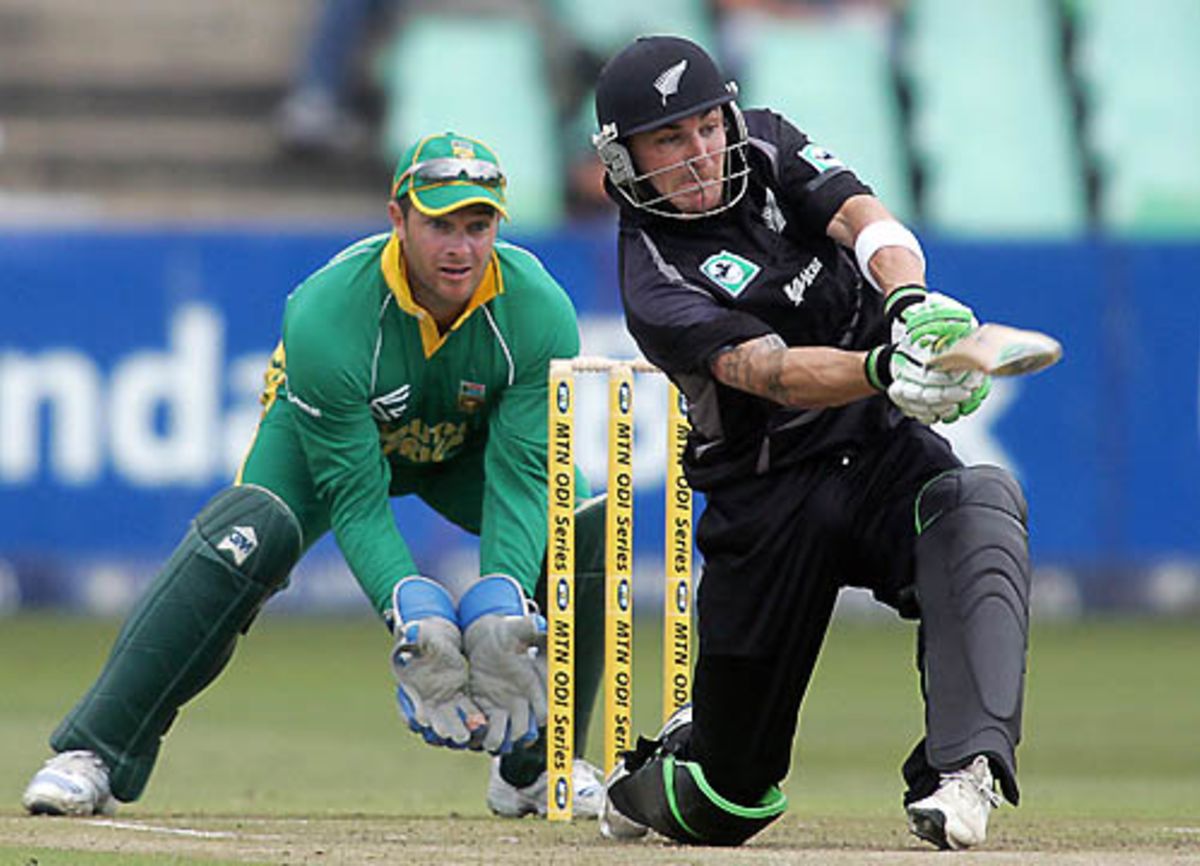 Brendon McCullum takes the attack to the spinners | ESPNcricinfo.com