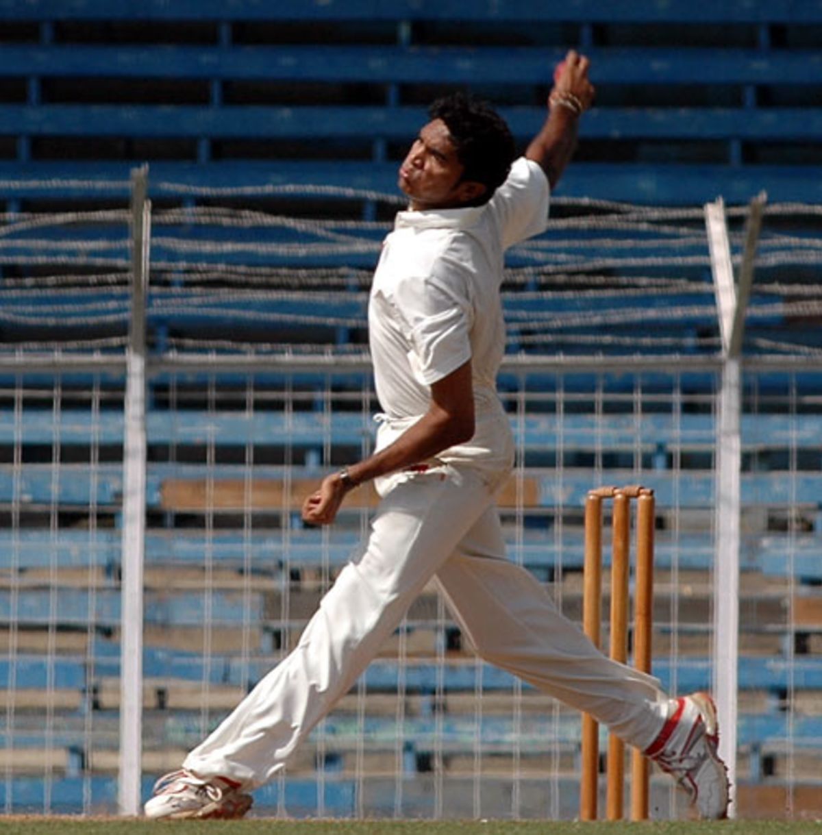 Mumbai's Aavishkar Salvi gives it his all | ESPNcricinfo.com