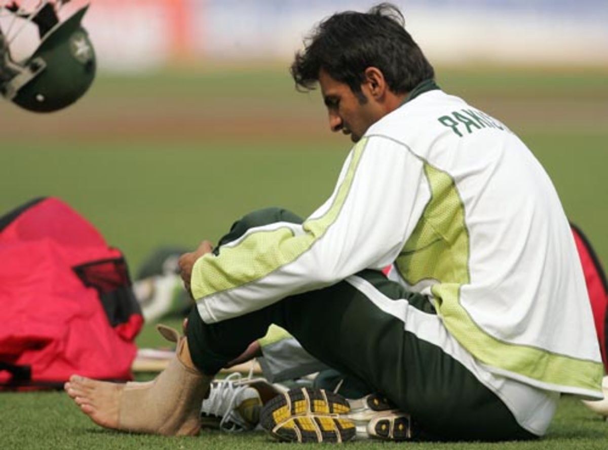 Shoaib Malik walks gingerly during a practice session | ESPNcricinfo.com