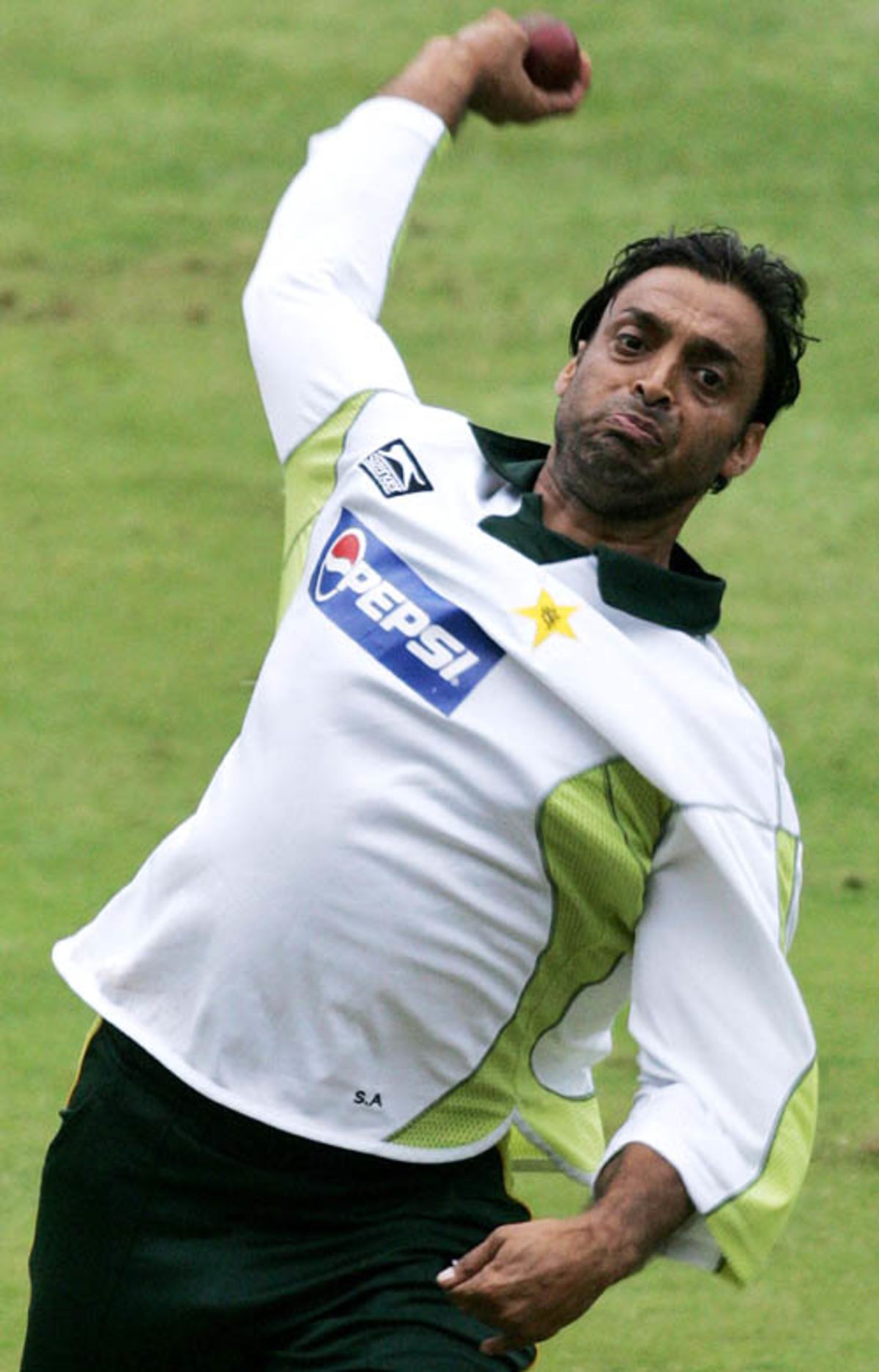 Shoaib Akhtar steams in during practice | ESPNcricinfo.com