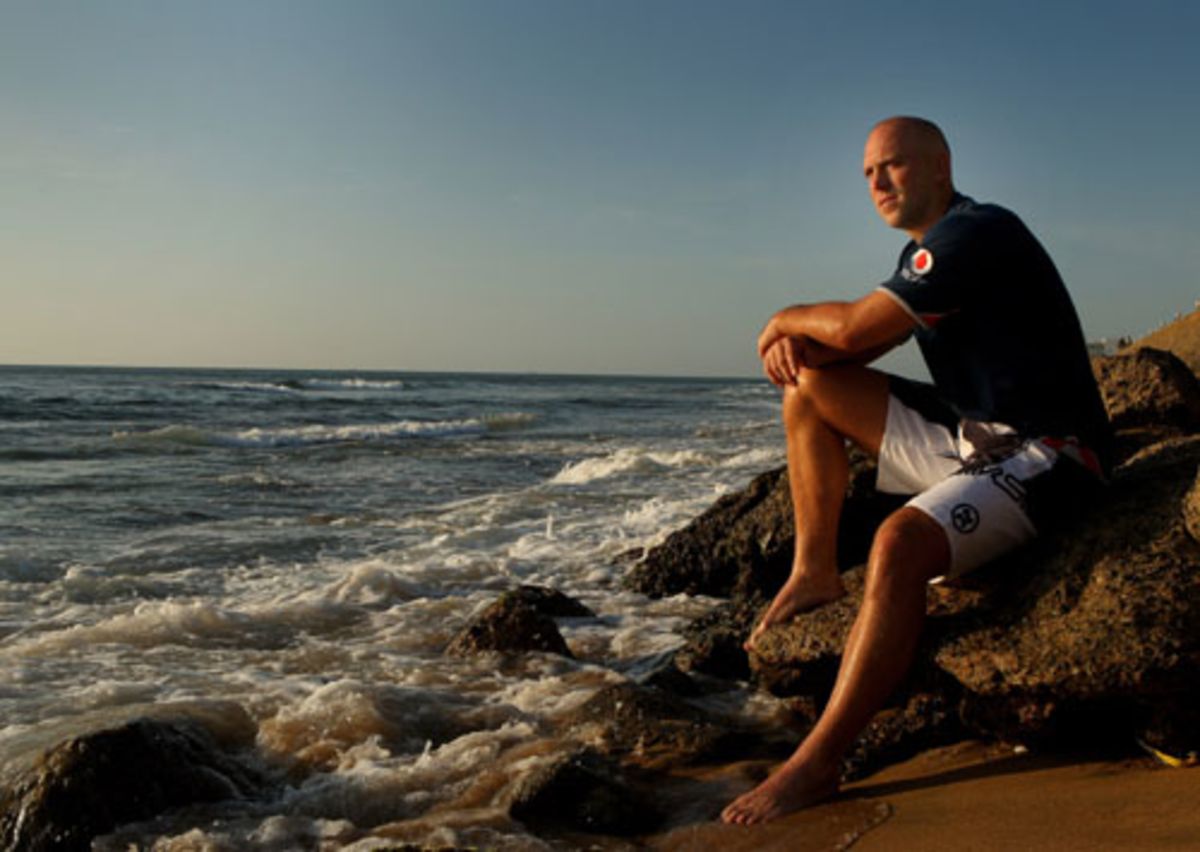 Matt Prior takes in the Colombo sea front | ESPNcricinfo.com
