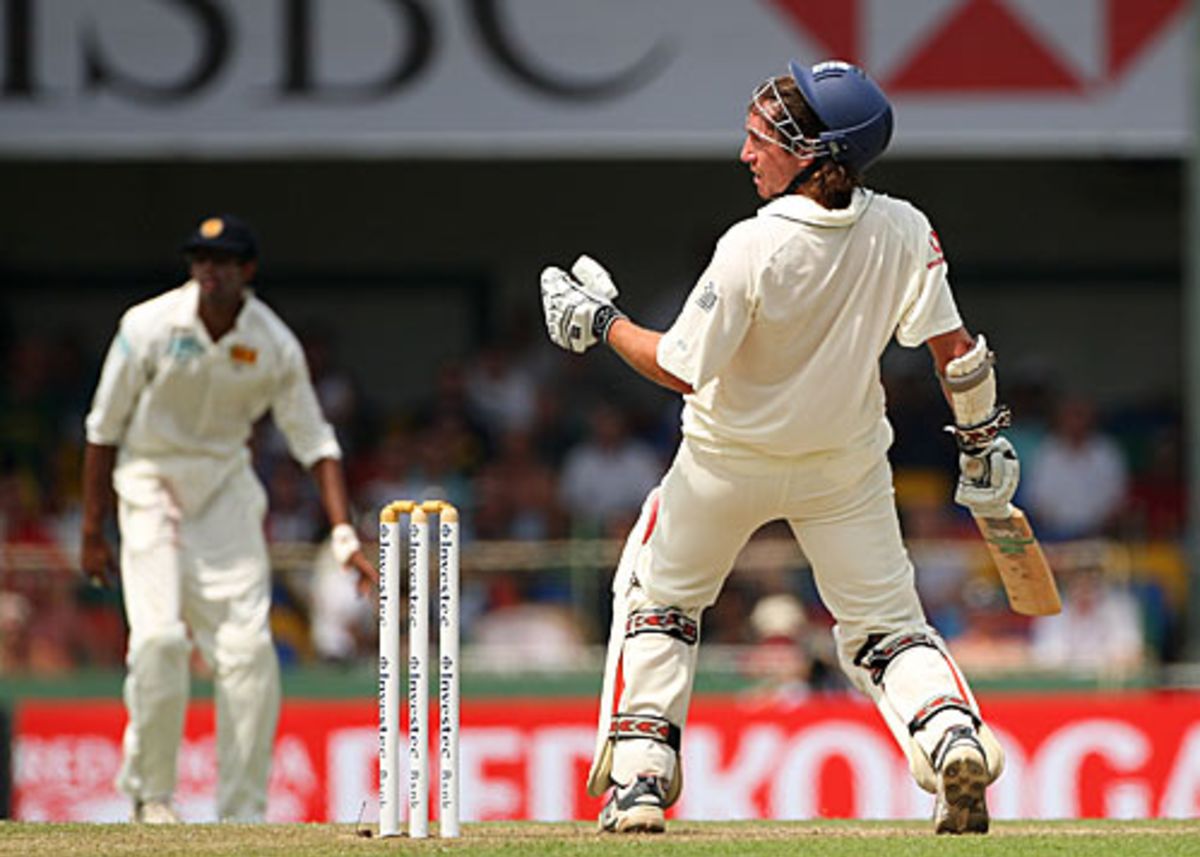 Ryan Sidebottom sways out of the way of a vicious bouncer from Dilhara ...