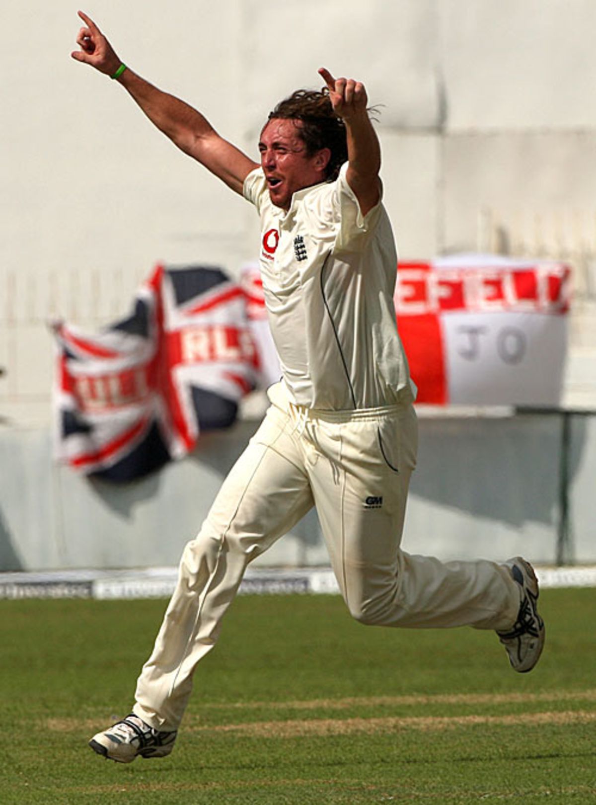 Ryan Sidebottom celebrates the wicket of Upul Tharanga | ESPNcricinfo.com