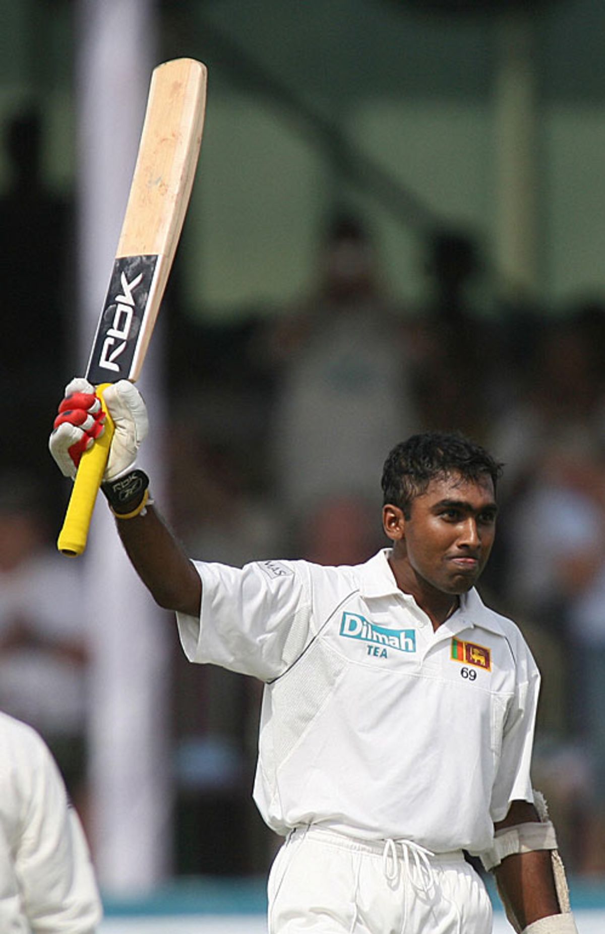 Mahela Jayawardene acknowledges applause for his 20th Test hundred ...