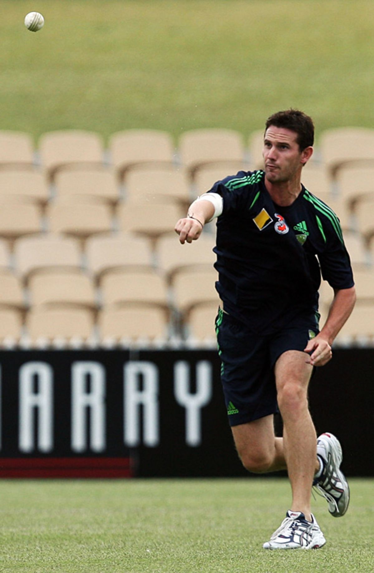 Shaun Tait wings in a throw | ESPNcricinfo.com