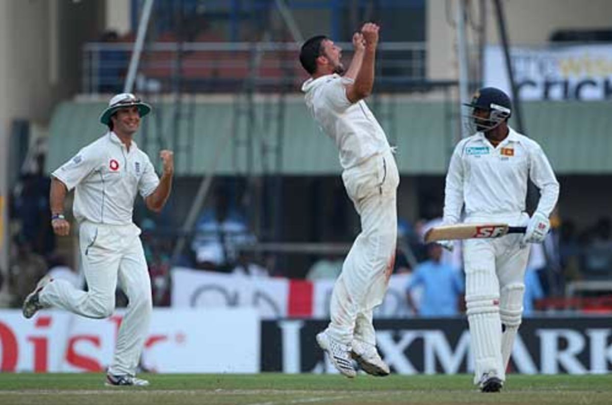 Steve Harmison struck twice late in the day | ESPNcricinfo.com