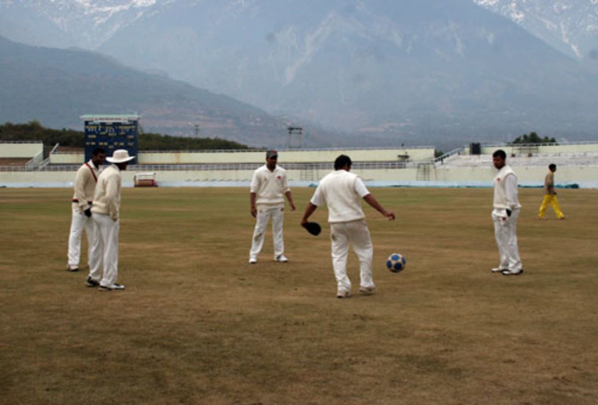 Spectators watch the first day's play at Galle | ESPNcricinfo.com