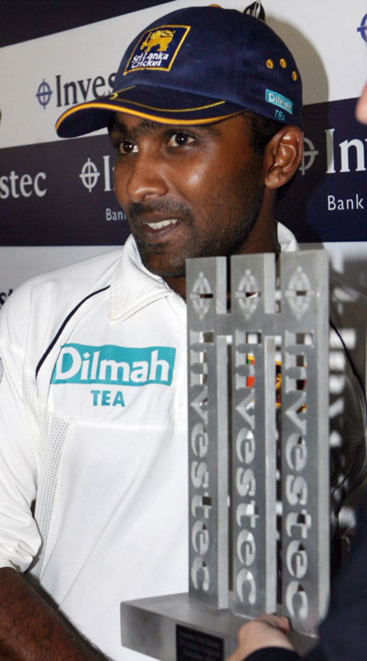 Mahela Jayawardene poses with the trophy after Sri Lanka's series win ...