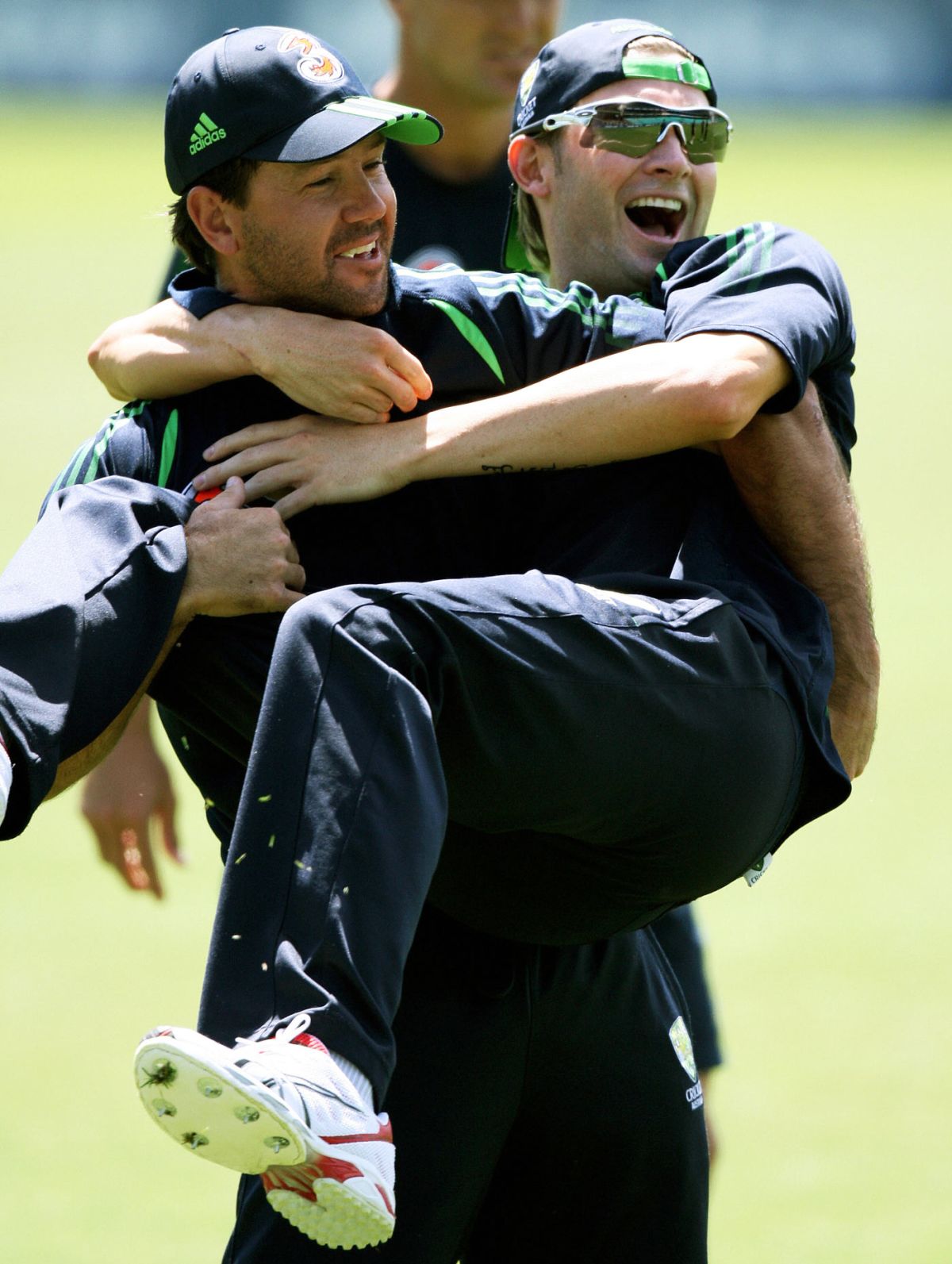 Ricky Ponting and Michael Clarke mess around at training | ESPNcricinfo.com