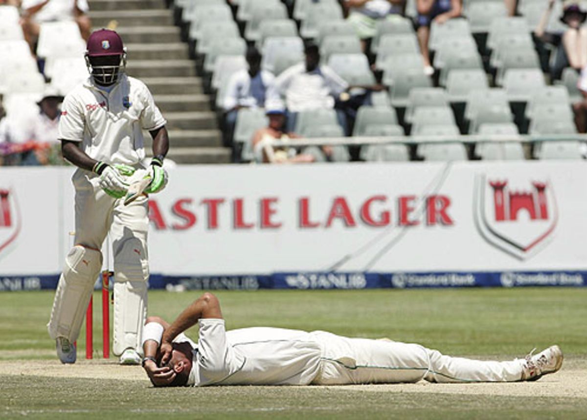 South Africa's fielders celebrate the dismissal of Dwayne Bravo ...