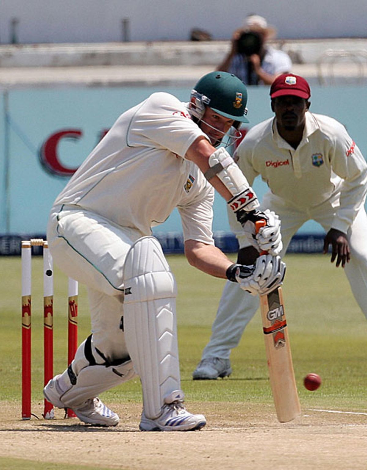 Graeme Smith comes forward to defend | ESPNcricinfo.com Graeme Smith comes forward to defend | ESPNcricinfo.com