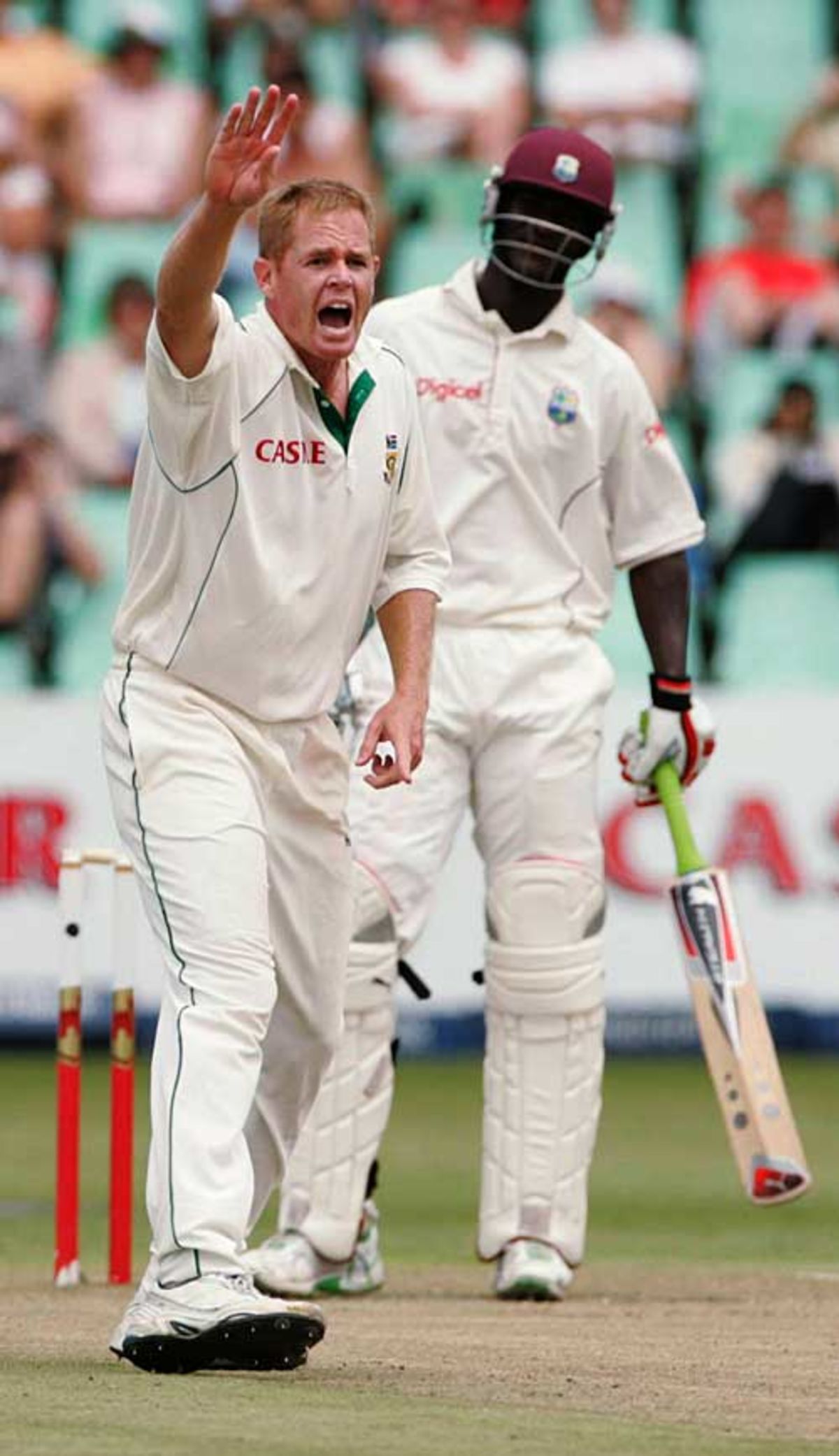 Harbhajan Singh gives a thumbs-up | ESPNcricinfo.com