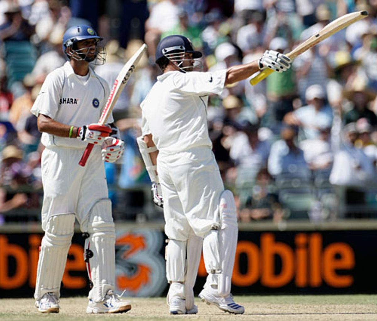 Sachin Tendulkar acknowledges his half-century | ESPNcricinfo.com