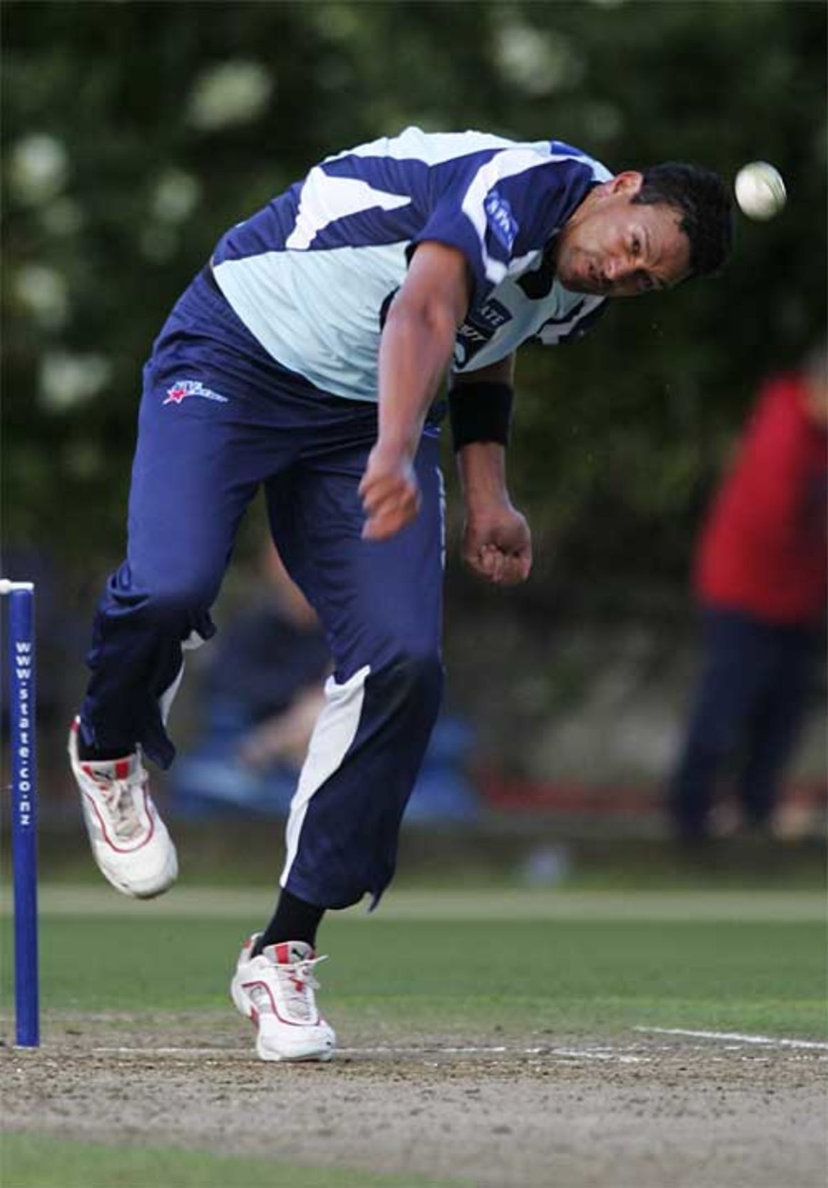 Daryl Tuffey bends his back for Auckland | ESPNcricinfo.com