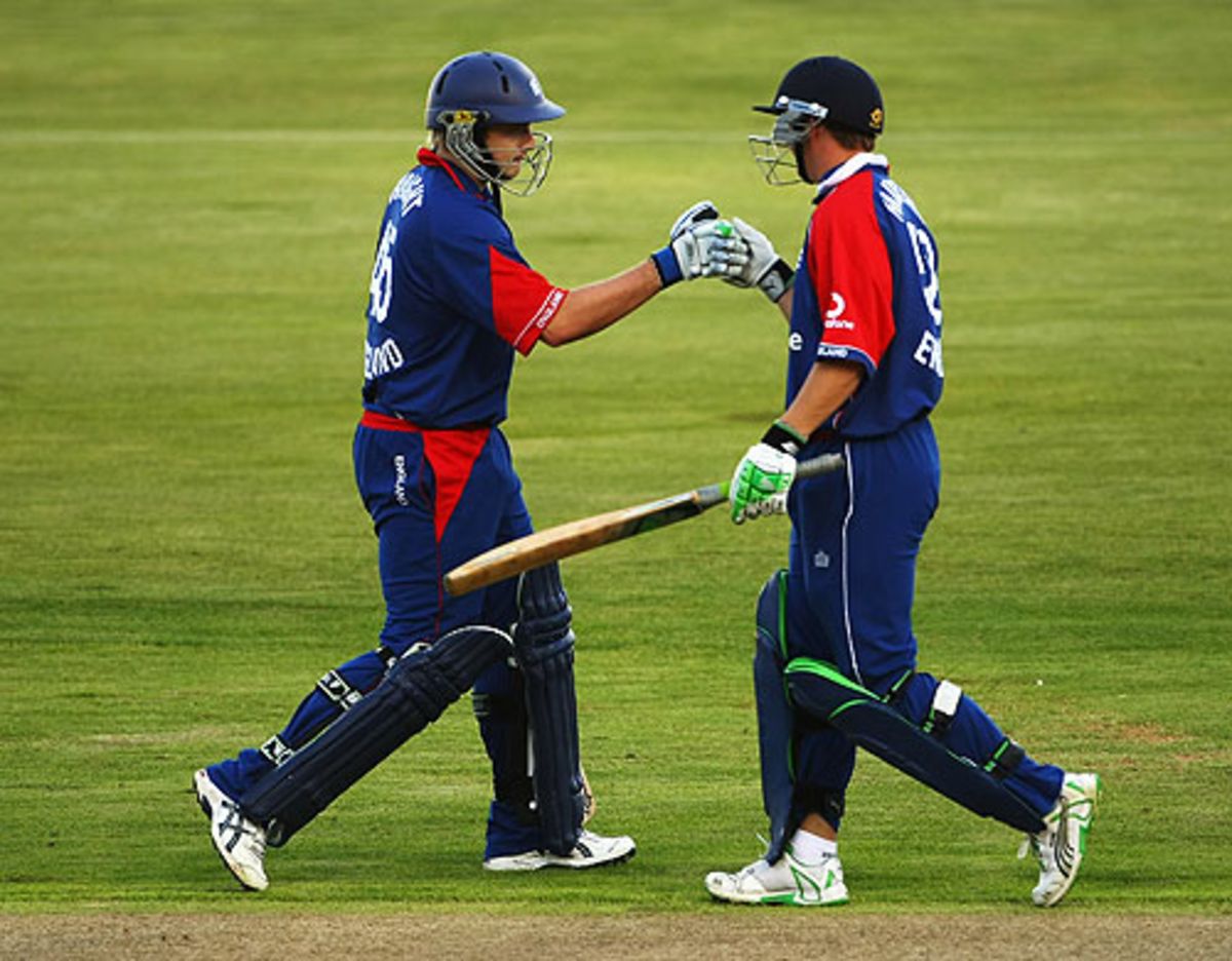 Luke Wright drives down the ground | ESPNcricinfo.com