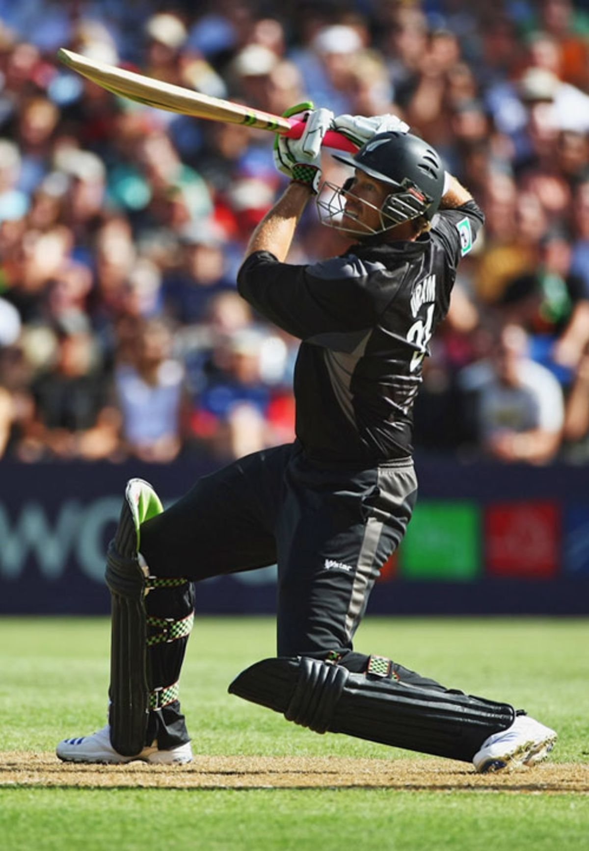 Jacob Oram drives Dimitri Mascarenhas over point for six | ESPNcricinfo.com