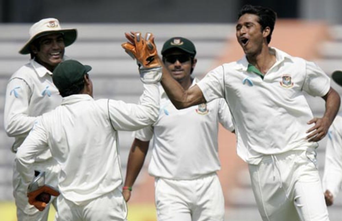 Shahadat Hossain celebrates Morne Morkel's dismissal | ESPNcricinfo.com