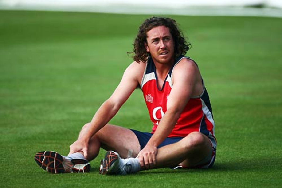 Ryan Sidebottom takes a breather during training | ESPNcricinfo.com