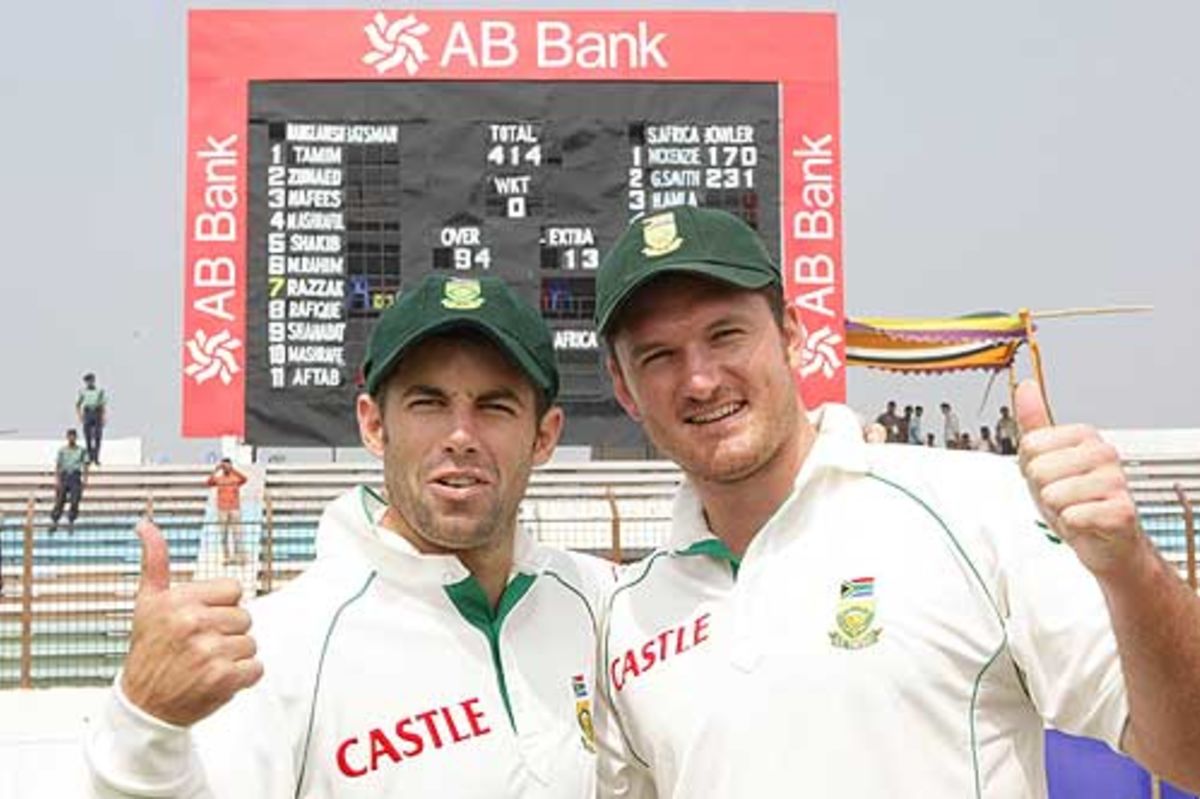 Neil McKenzie and Graeme Smith pose for the cameras | ESPNcricinfo.com