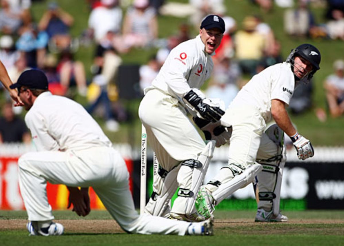 Jamie How swivels into a pull | ESPNcricinfo.com