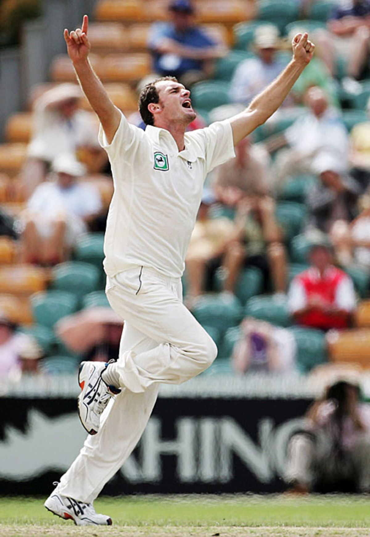 Kyle Mills is ecstatic after bowling Ian Bell | ESPNcricinfo.com
