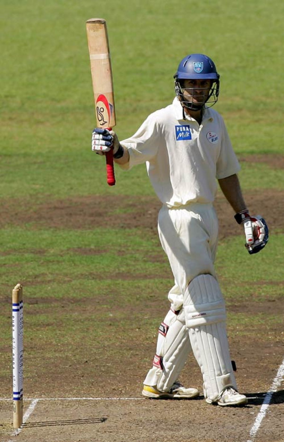 Simon Katich congratulates Phillip Hughes on his century | ESPNcricinfo.com