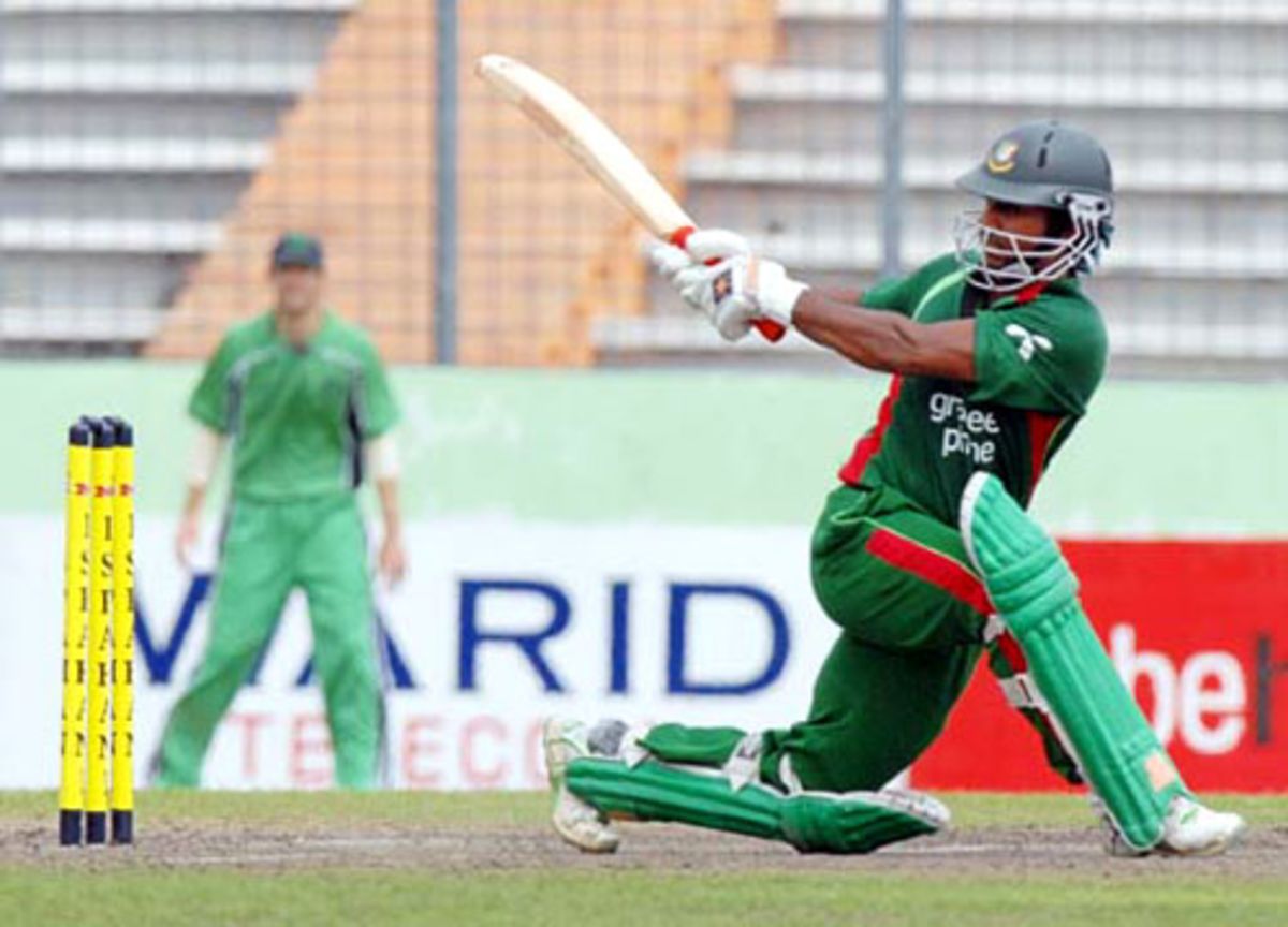 Aftab Ahmed plays a reverse-sweep during his 61 | ESPNcricinfo.com