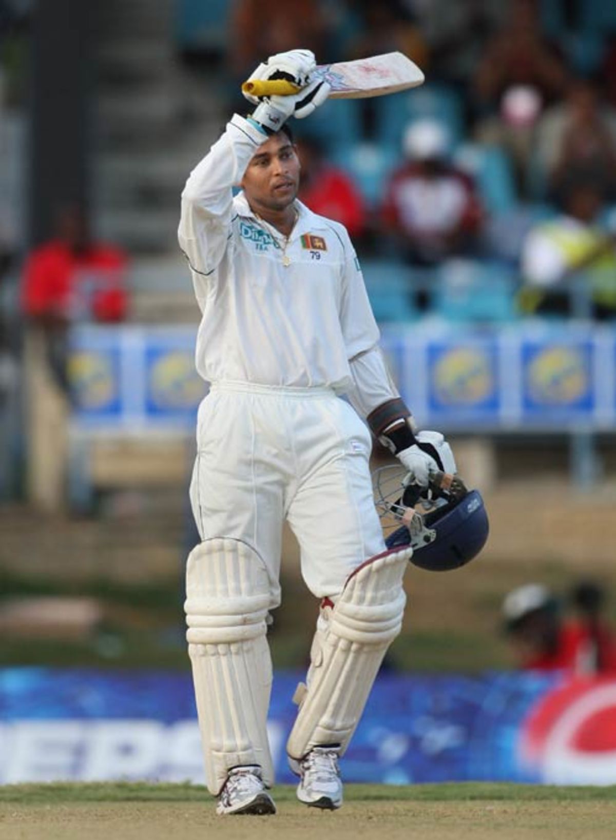 Tillakaratne Dilshan acknowledges the applause after reaching his half ...