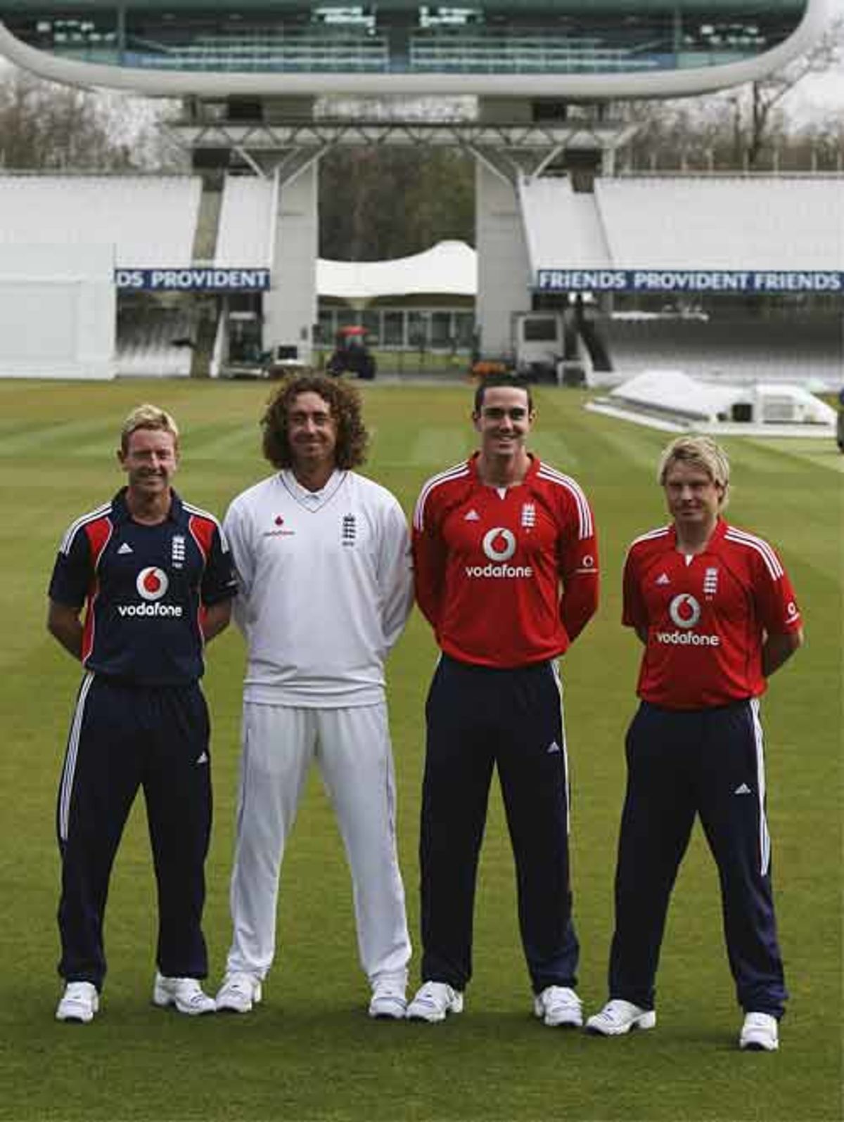 Paul Collingwood, Ryan Sidebottom, Kevin Pietersen and Ian Bell in ...