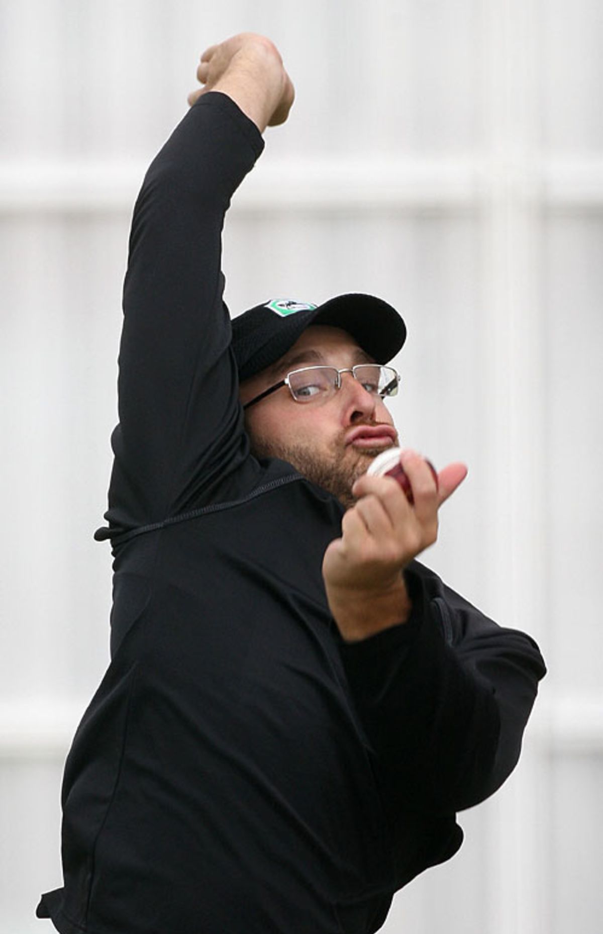 Daniel Vettori practises at Old Trafford | ESPNcricinfo.com