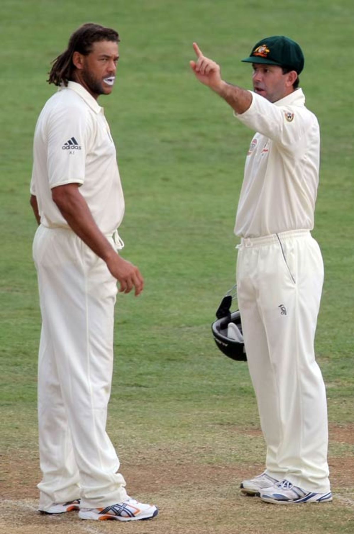Ricky Ponting discusses a field placement with Andrew Symonds ...